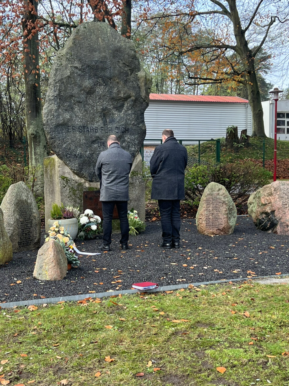 Würdiges Gedenken zum Volkstrauertag in Birkenwerder - Gemeinde Birkenwerder - grün erleben